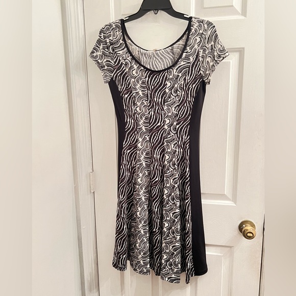 Maria Gabrielle | Dresses | Size Small Black And White Groovy Swirl ...